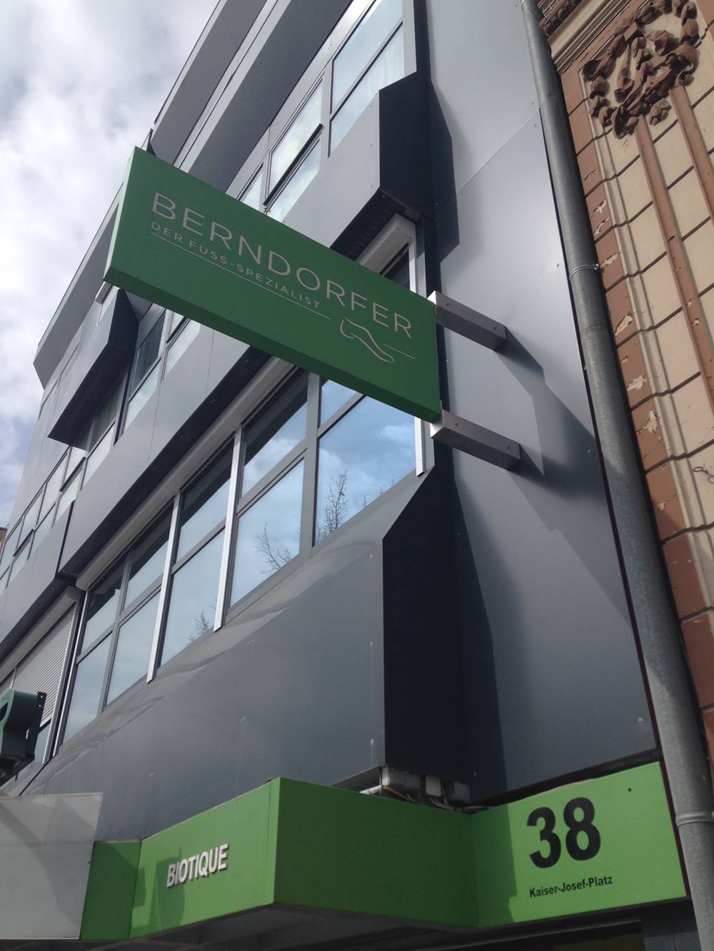 Ausleger | Atzmüller Werbeschilder - LED- und Außenwerbung in Eidenberg
