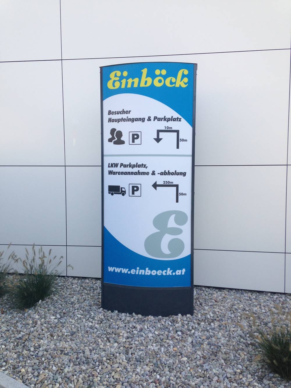 Pylone | Atzmüller Werbeschilder - LED- und Außenwerbung in Eidenberg