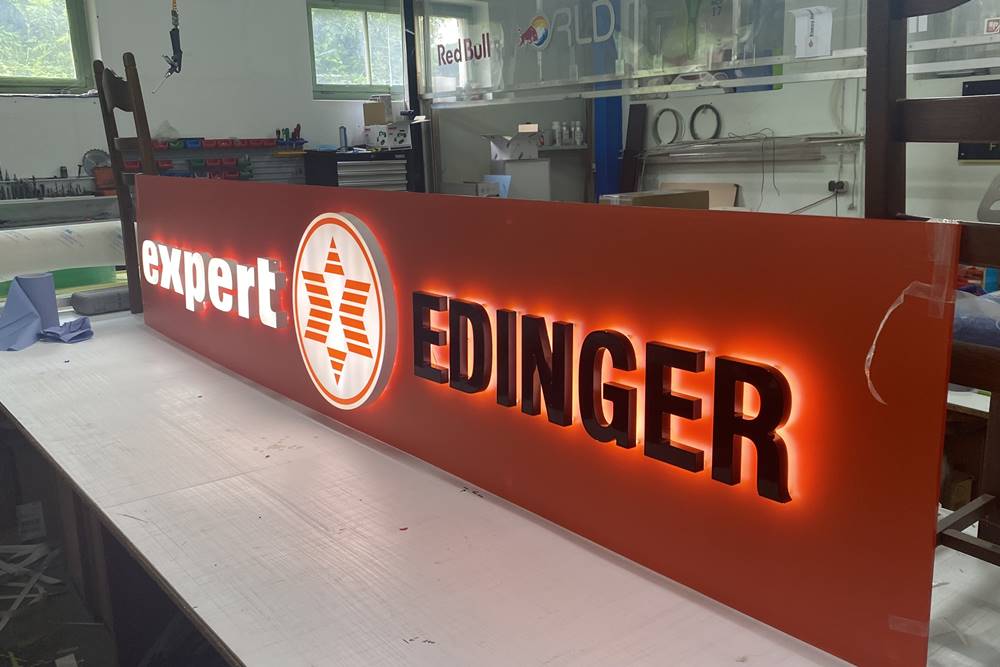 Ausleger | Atzmüller Werbeschilder - LED- und Außenwerbung in Eidenberg